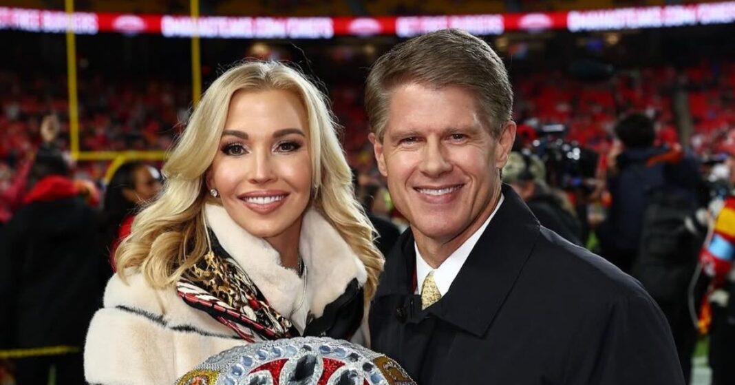 Clark Hunt's Wife, Tavia Shackles, Is A Former Miss Lee’s Summit & Miss ...
